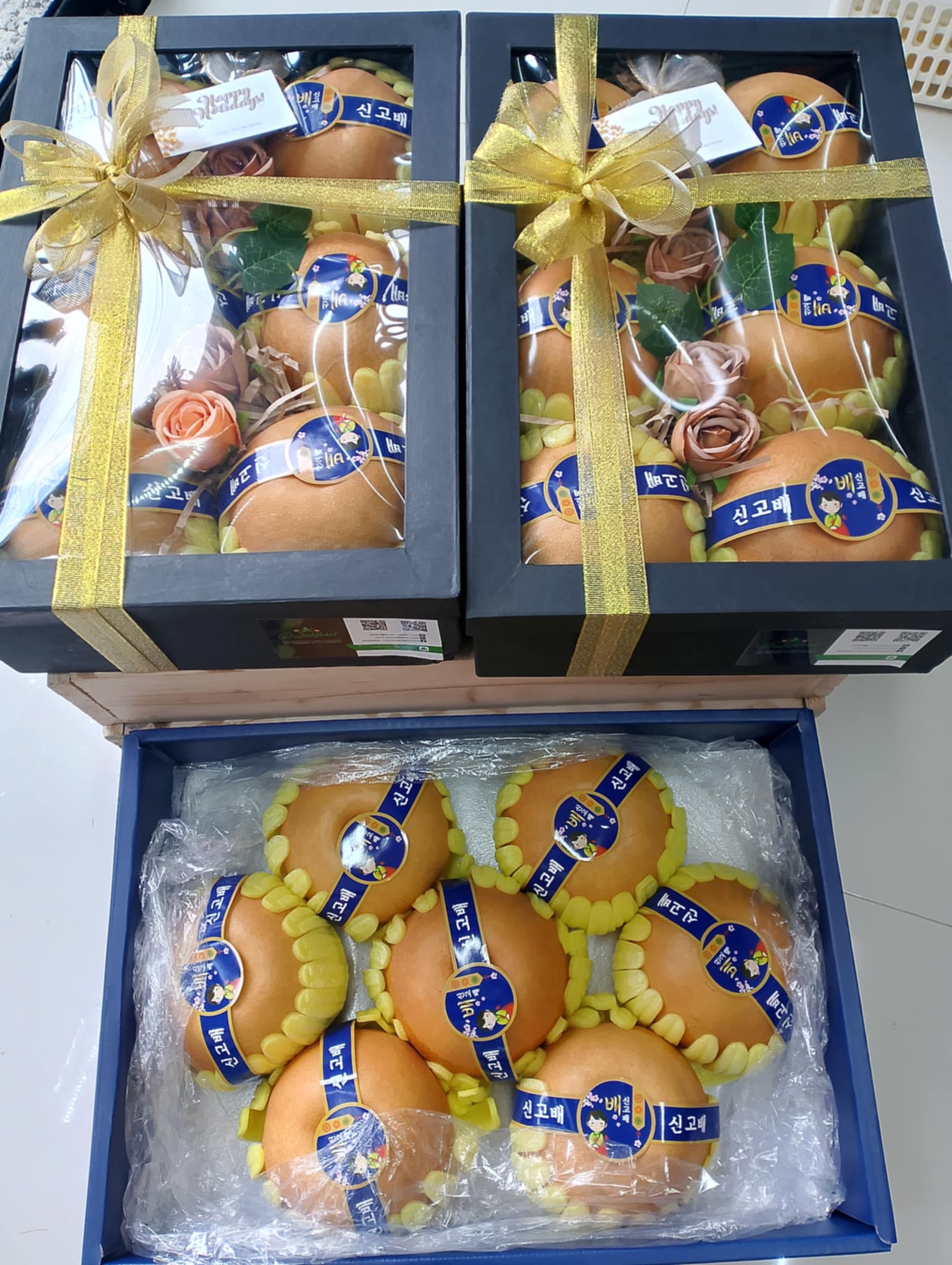 Spread Christmas Cheer with Our Curated Fruit Boxes